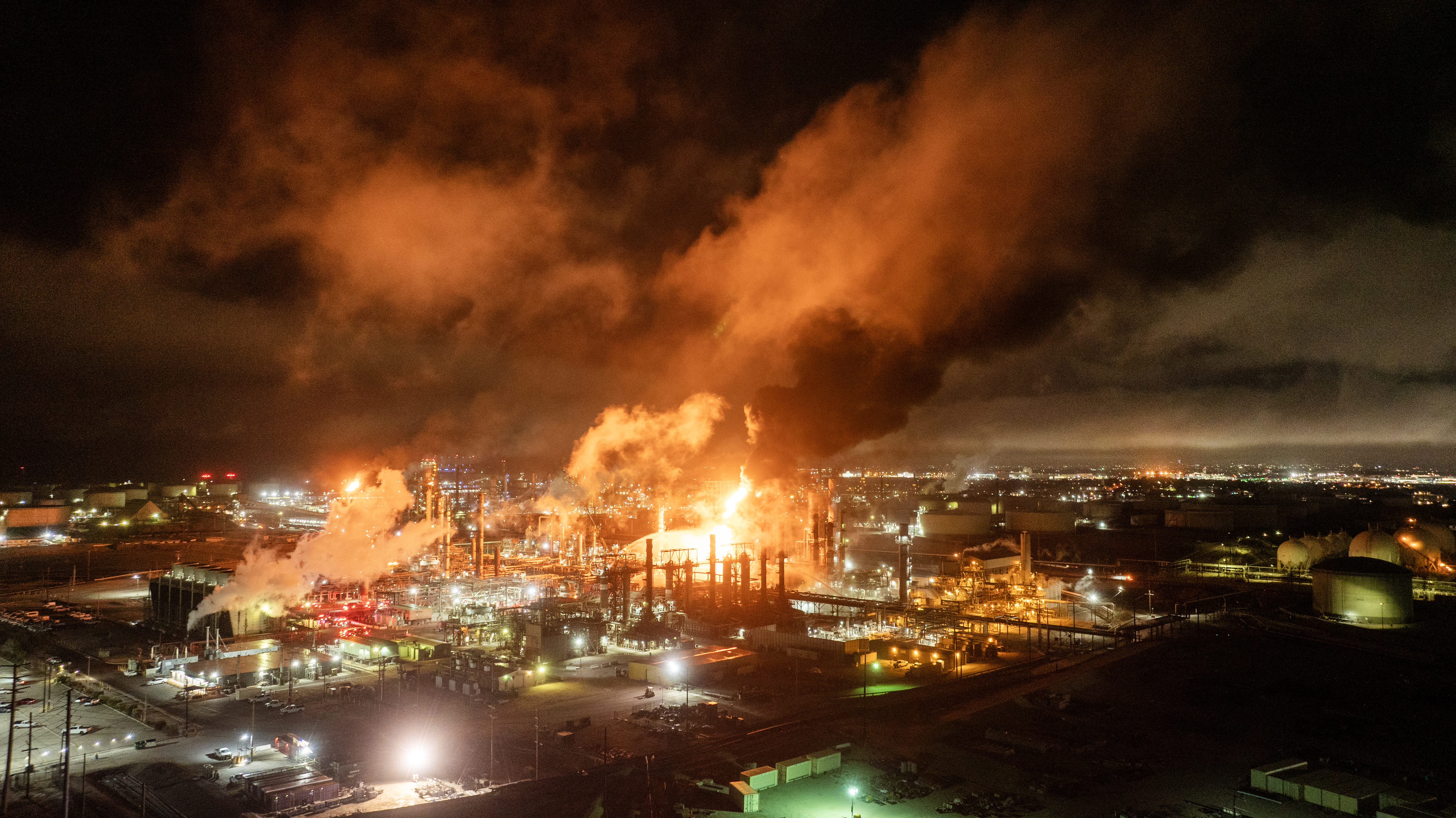 LIVE - Fire erupts at Chevron SoCal refinery > General Discussion ...